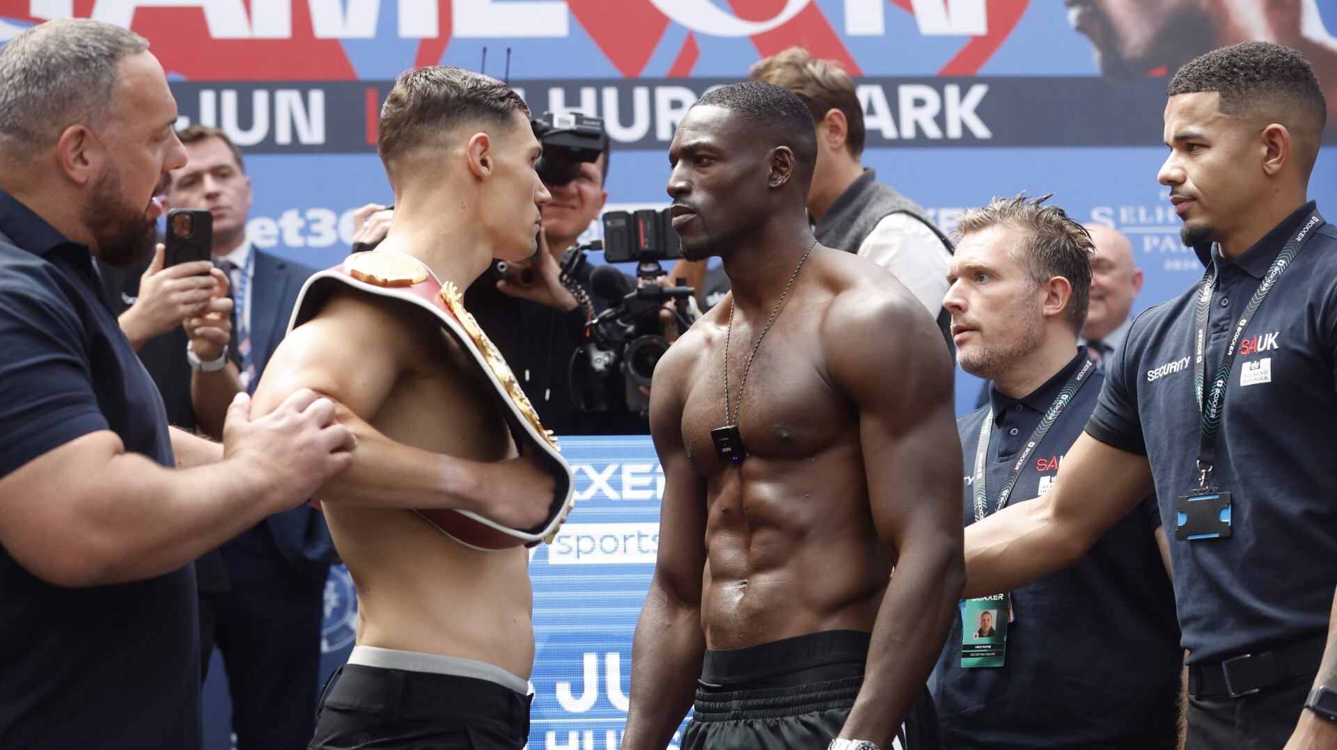 史密斯、里亚克波尔赫称重结束，周日开战_拳击|拳击航母官网-中文拳击/搏击门户网站